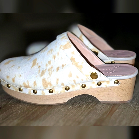 J. Crew | Shoes | J Crew Tan And Cream Womens Clogs | Poshmark